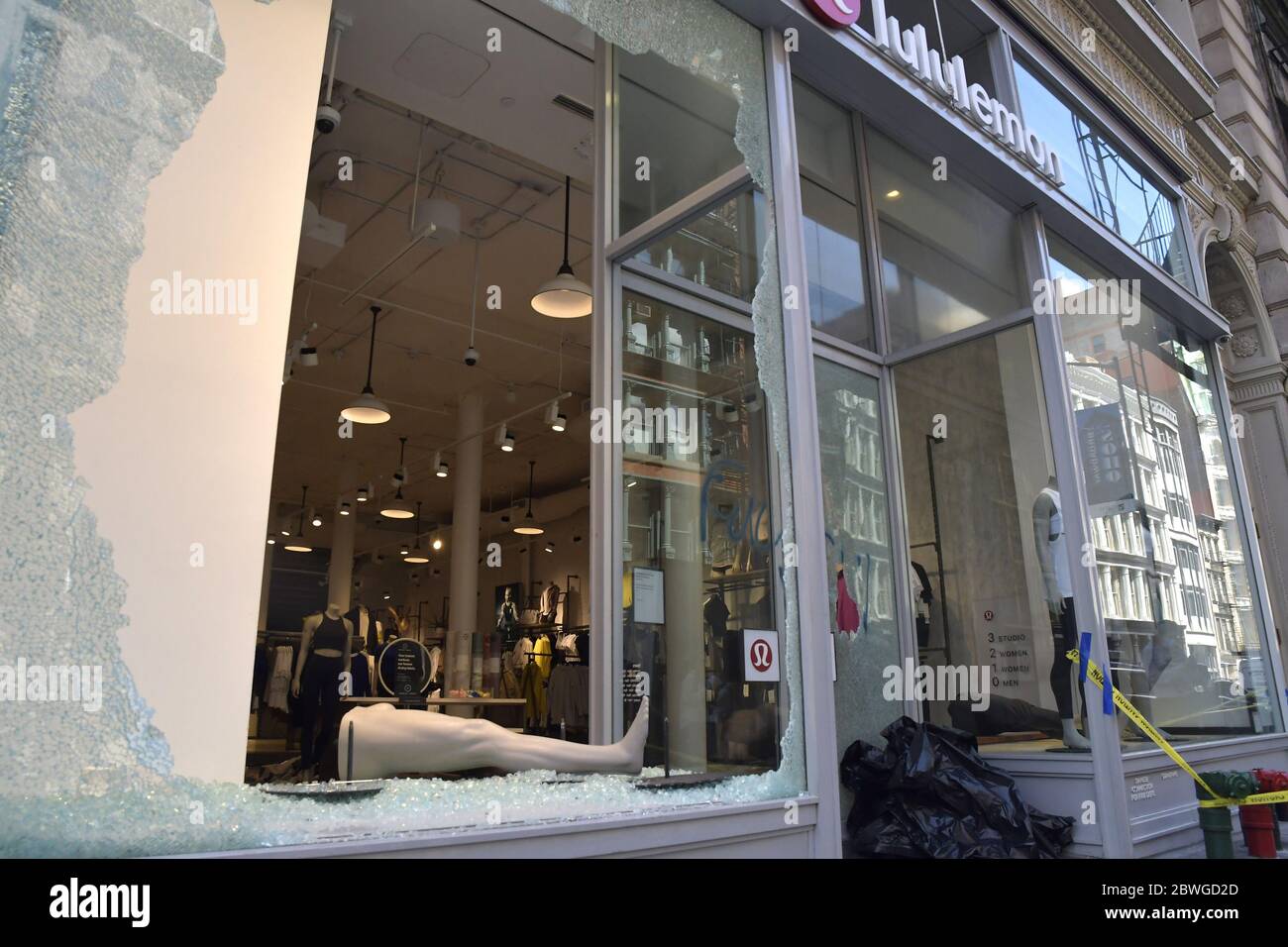 New York, United States. 01st June, 2020. Damage to the Lululemom ...