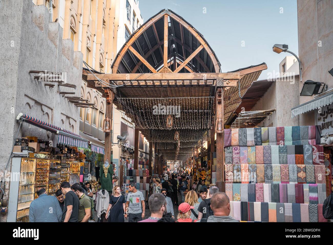 The gold souq at the dubai mall in dubai hi-res stock photography and ...