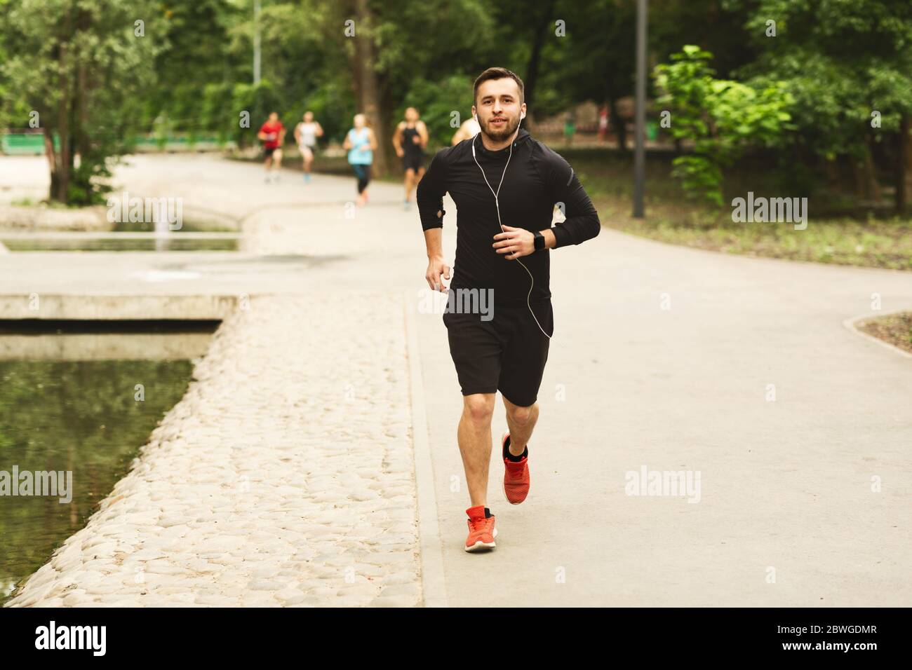 Guy jogging hi-res stock photography and images - Alamy