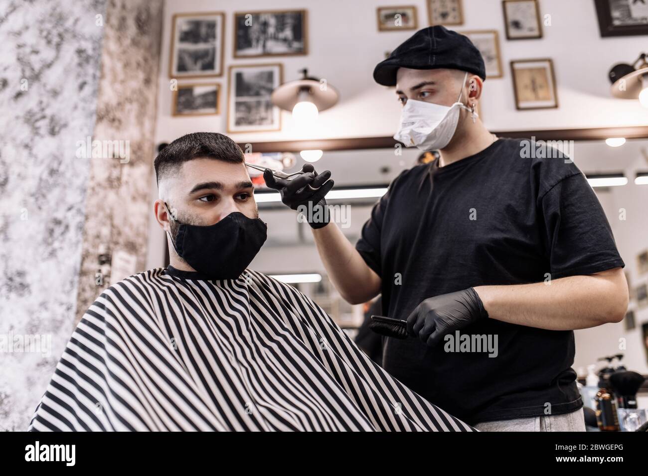 Cutting hair wearing face mask hi-res stock photography and images - Alamy