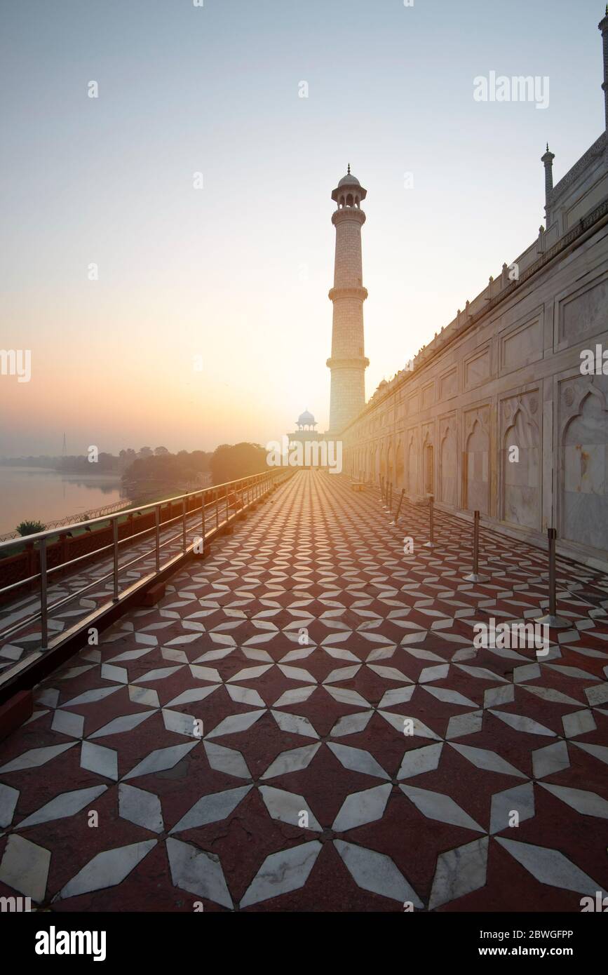 A section of the Taj Mahal running along the Yamuna river, with the sun ...