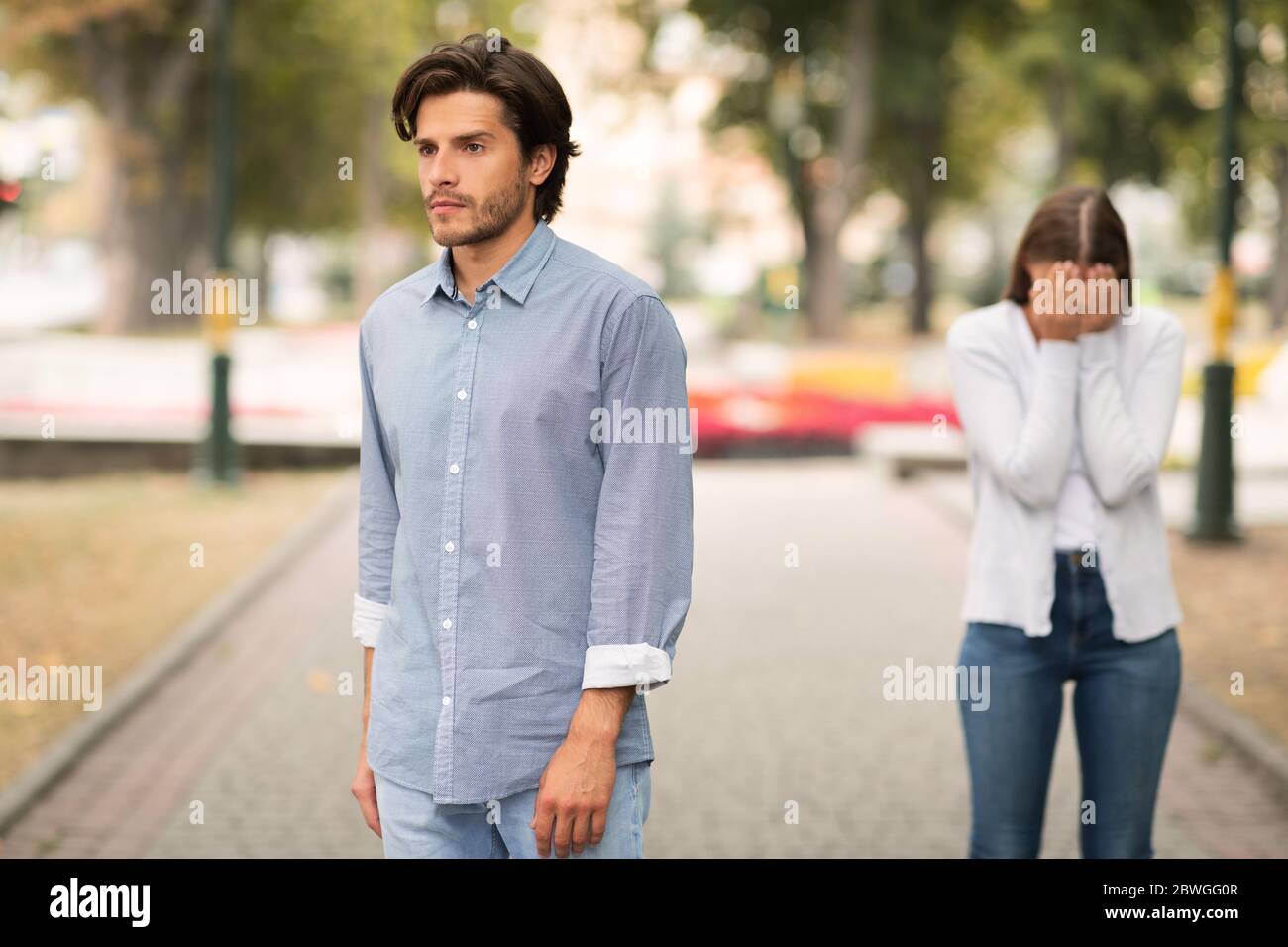 Man woman separation leaving hi-res stock photography and images - Alamy