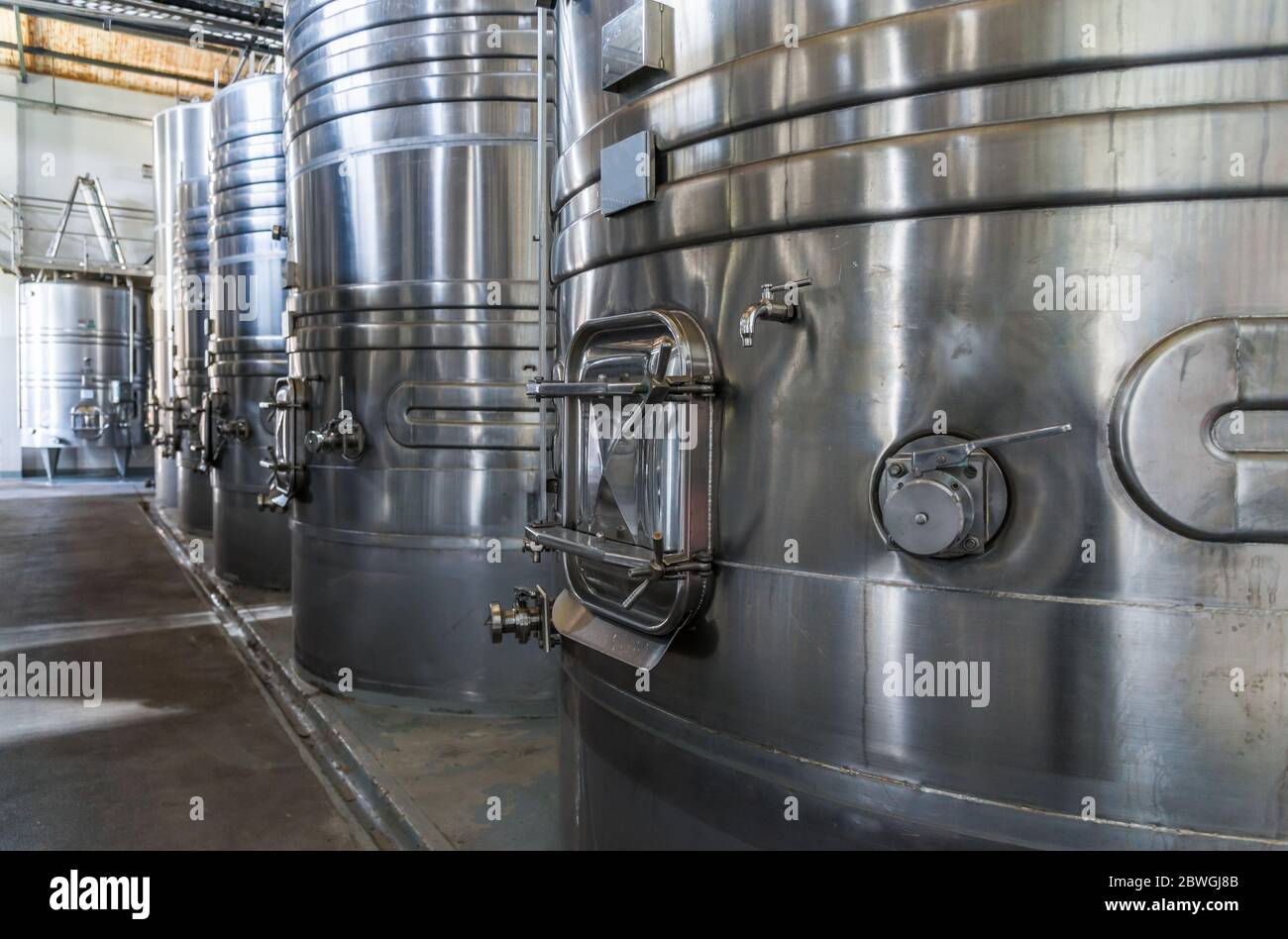 Wine tanks hi-res stock photography and images - Alamy