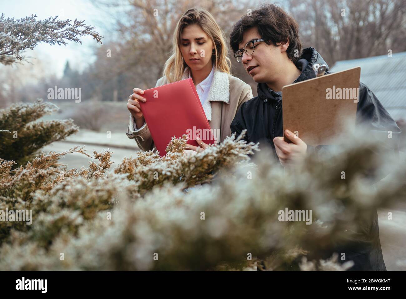 Studying plant scientist forest hi-res stock photography and images - Alamy