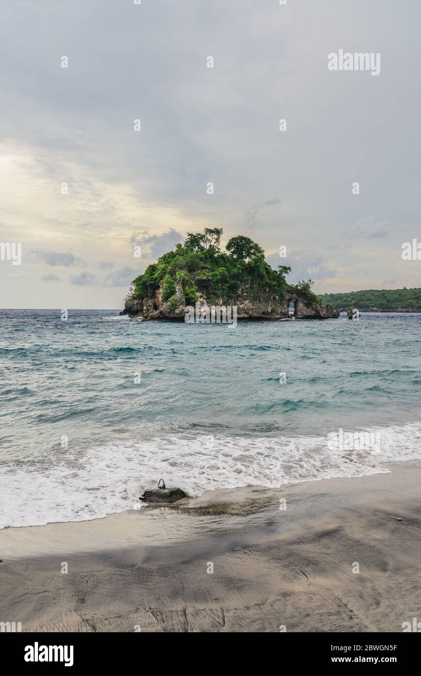 The beautiful Crystal Bay beach at sunset, Nusa Penida island ...