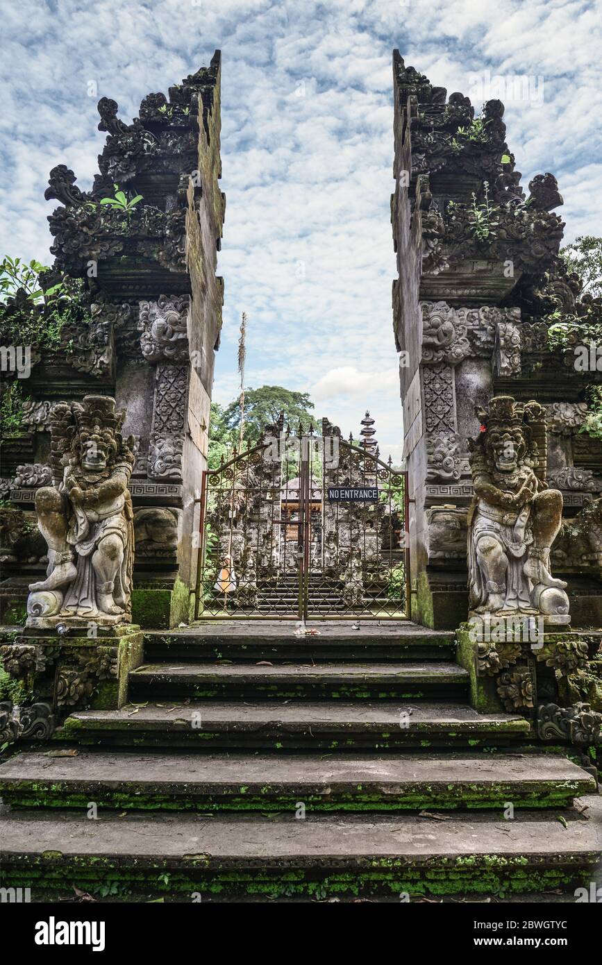 The entrance gates of Hindu Temple Pura Gunung Lebah in Ubud, Indonesia ...