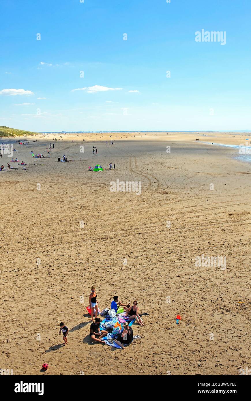 Family picnic on St Annes beach after lockdown easing Stock Photo - Alamy