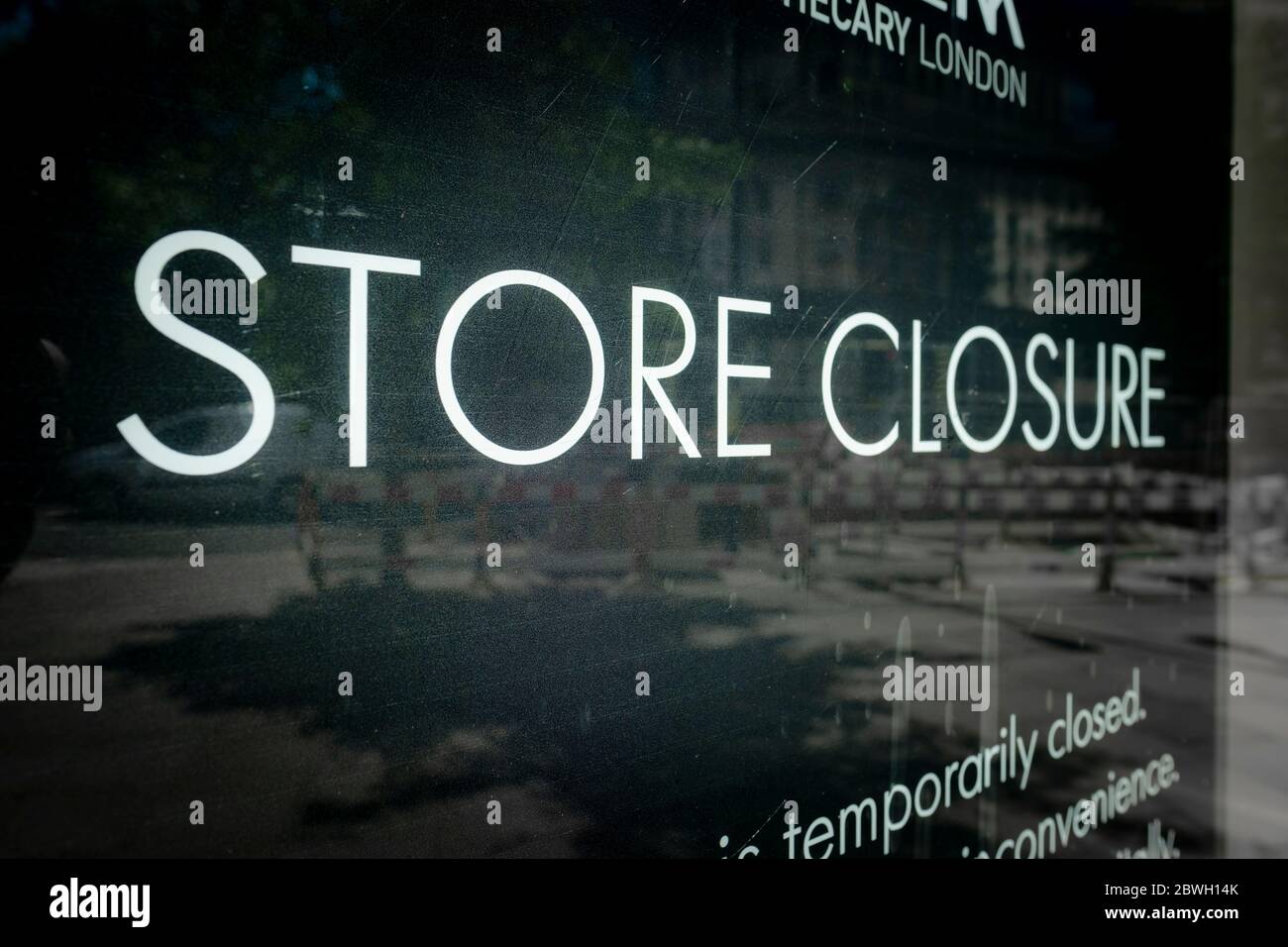 Store closed sign hi-res stock photography and images - Alamy
