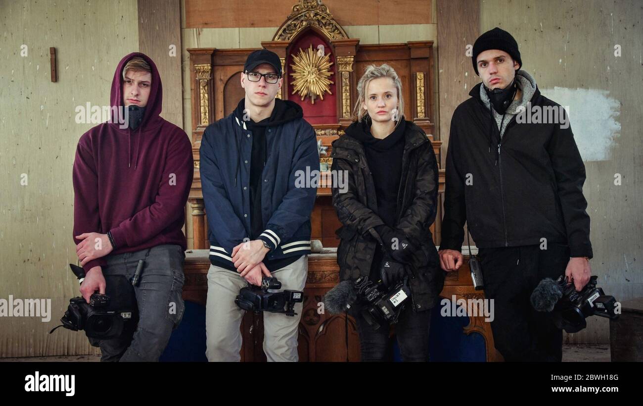 DESTINATION FEAR, from left: Alex Schroeder, Tanner Weisman, Dakota Laden, Chelsea Laden ...