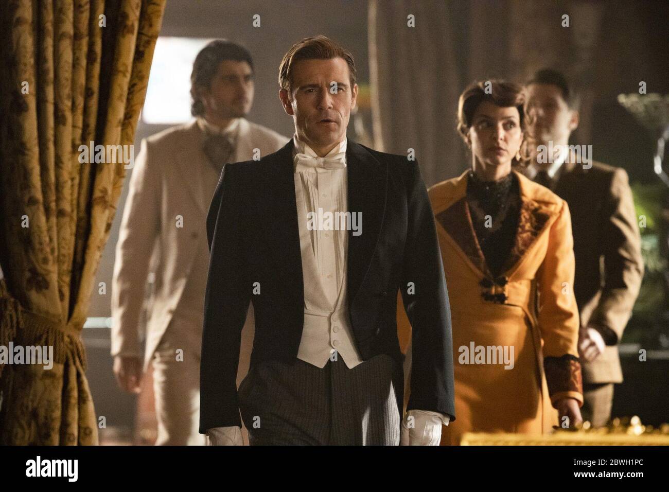 LEGENDS OF TOMORROW, (aka DC'S LEGENDS OF TOMORROW), from left: Shayan ...