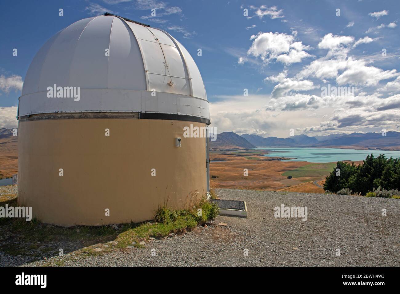 The observatory on the summit of Mt John in Lake Tekapo Stock Photo - Alamy