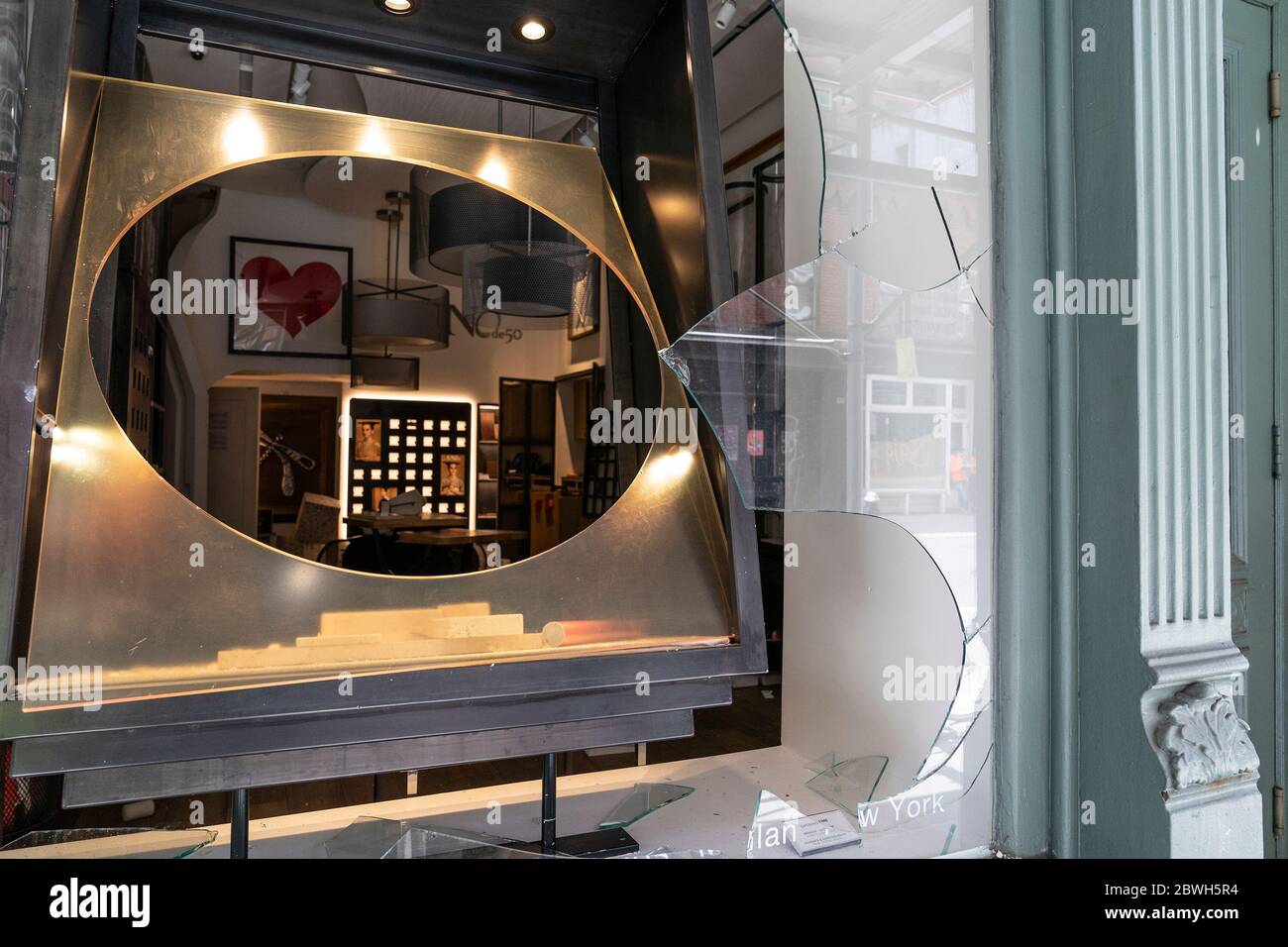 Unode50 store hi-res stock photography and images - Alamy