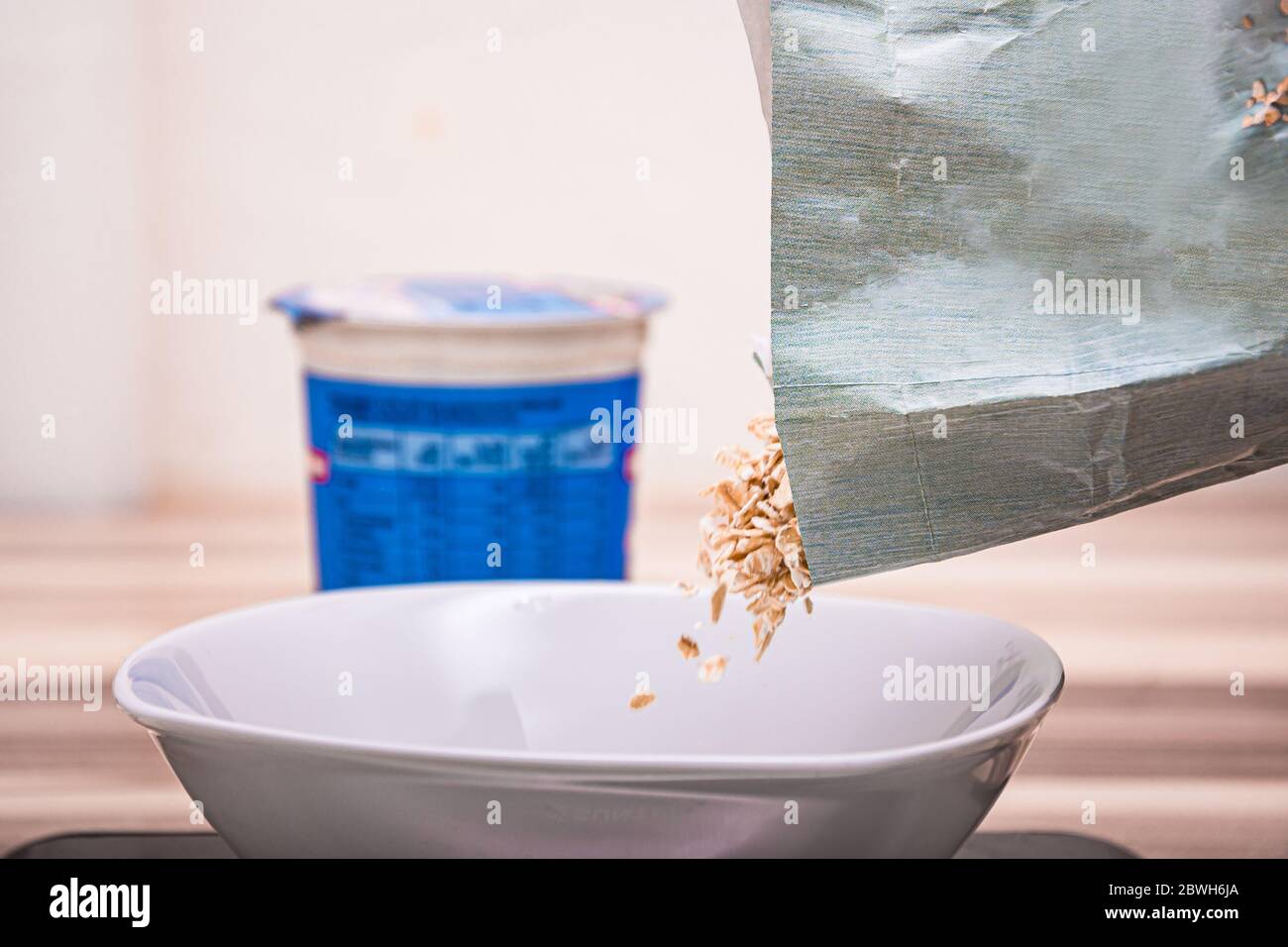 Pouring cereal box hi-res stock photography and images - Alamy