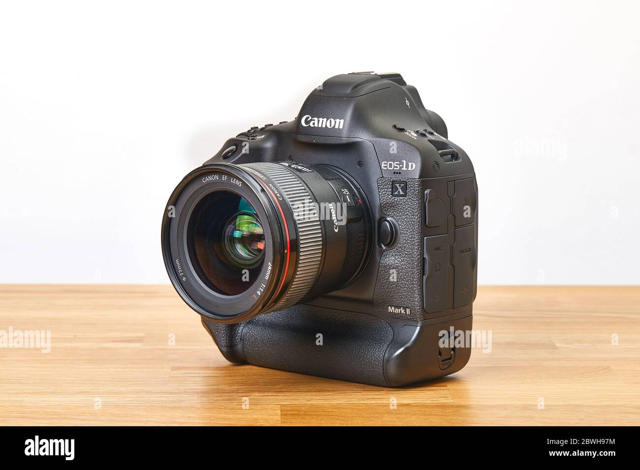 Canon EOS 1Dx mark II Stock Photo - Alamy