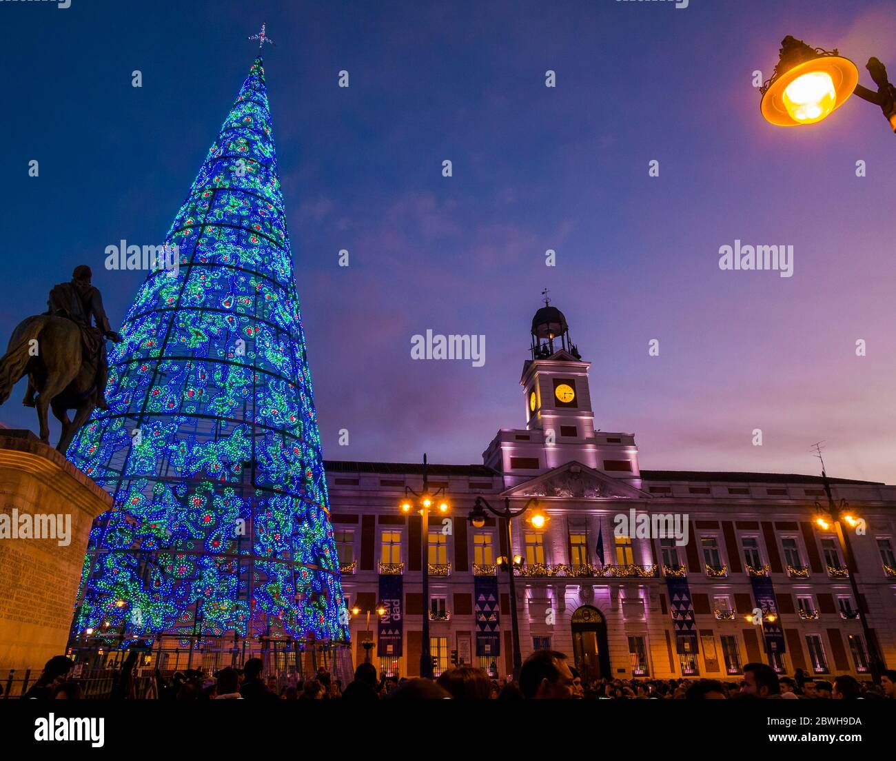 Estatua del árbol hi-res stock photography and images - Alamy