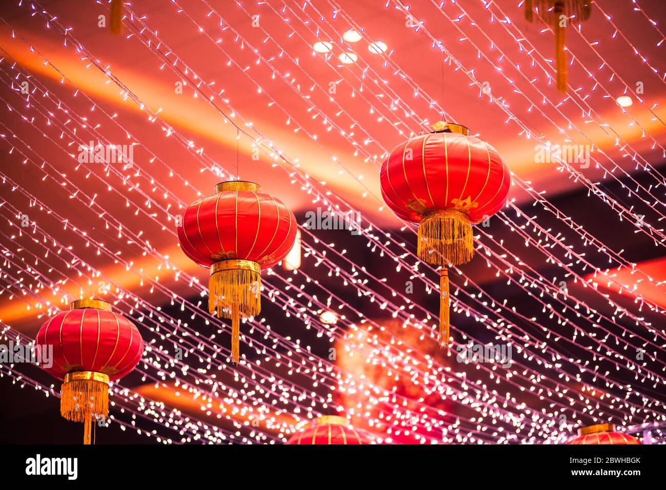 Hanging red lanterns Stock Photo - Alamy