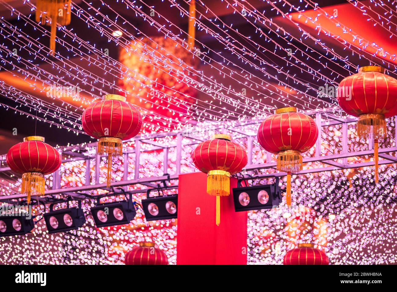 Hanging red lanterns Stock Photo - Alamy