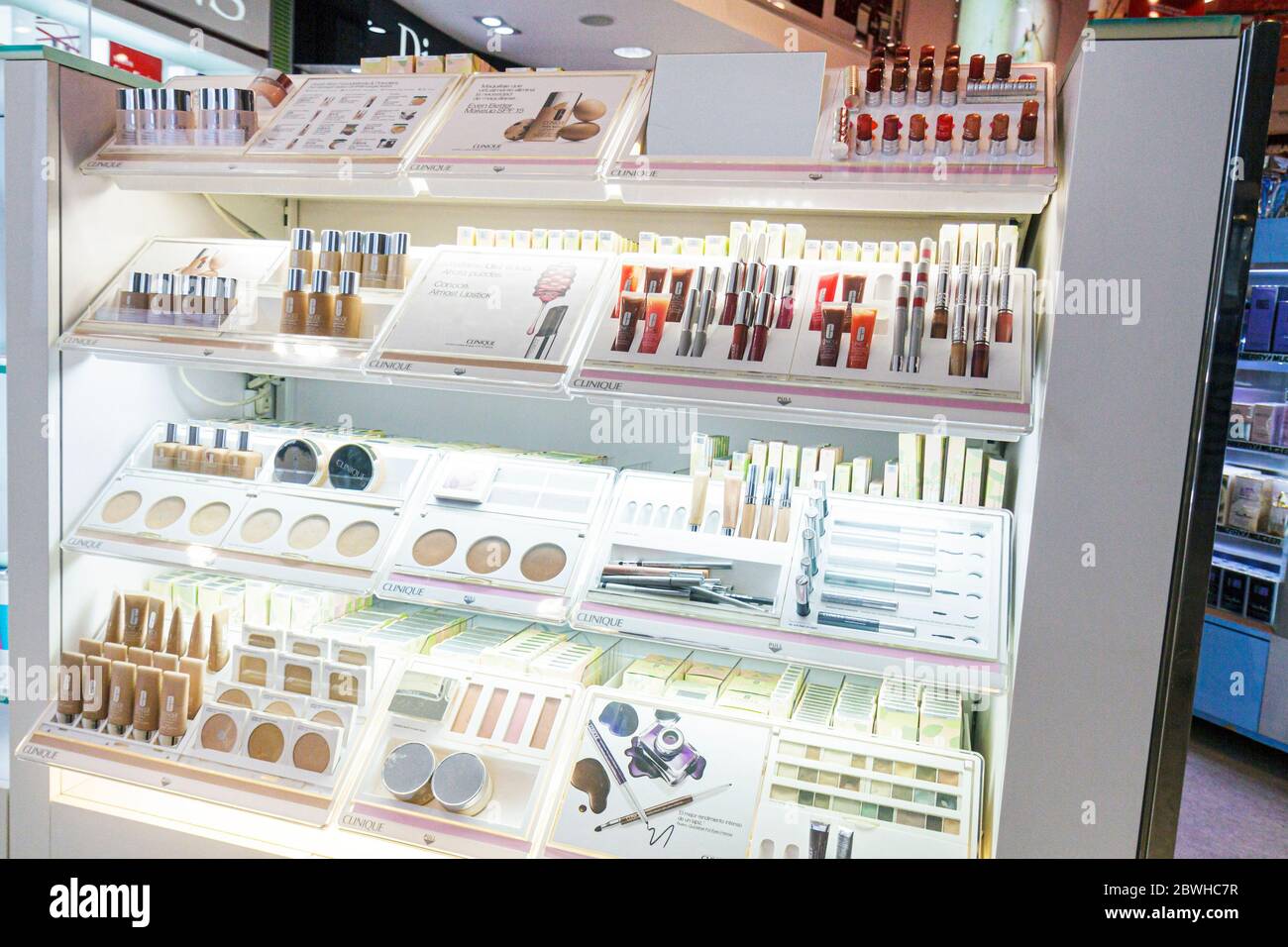 City duty free store hi-res stock photography and images - Alamy