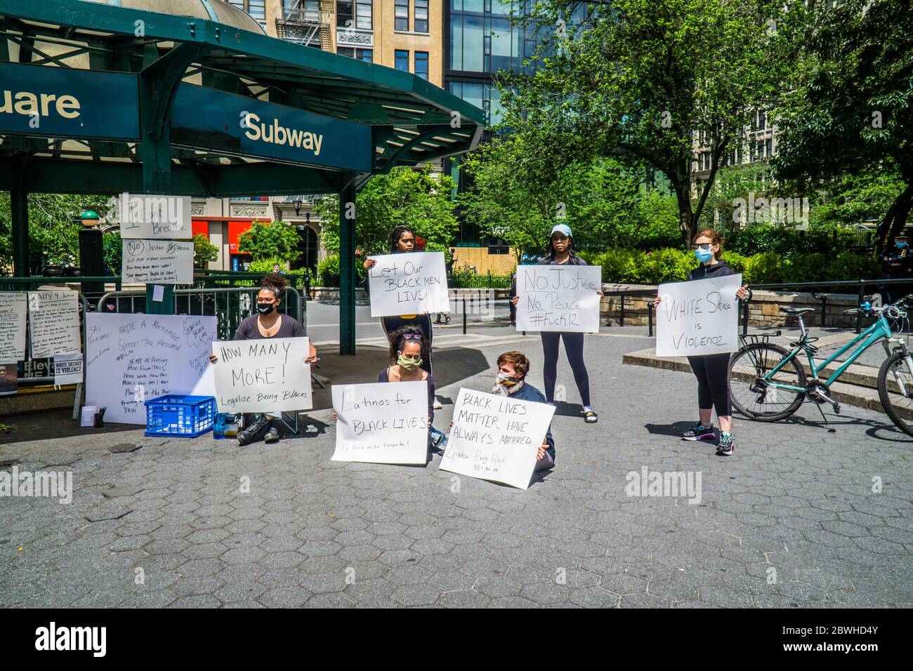 Vandalized signs hi-res stock photography and images - Alamy