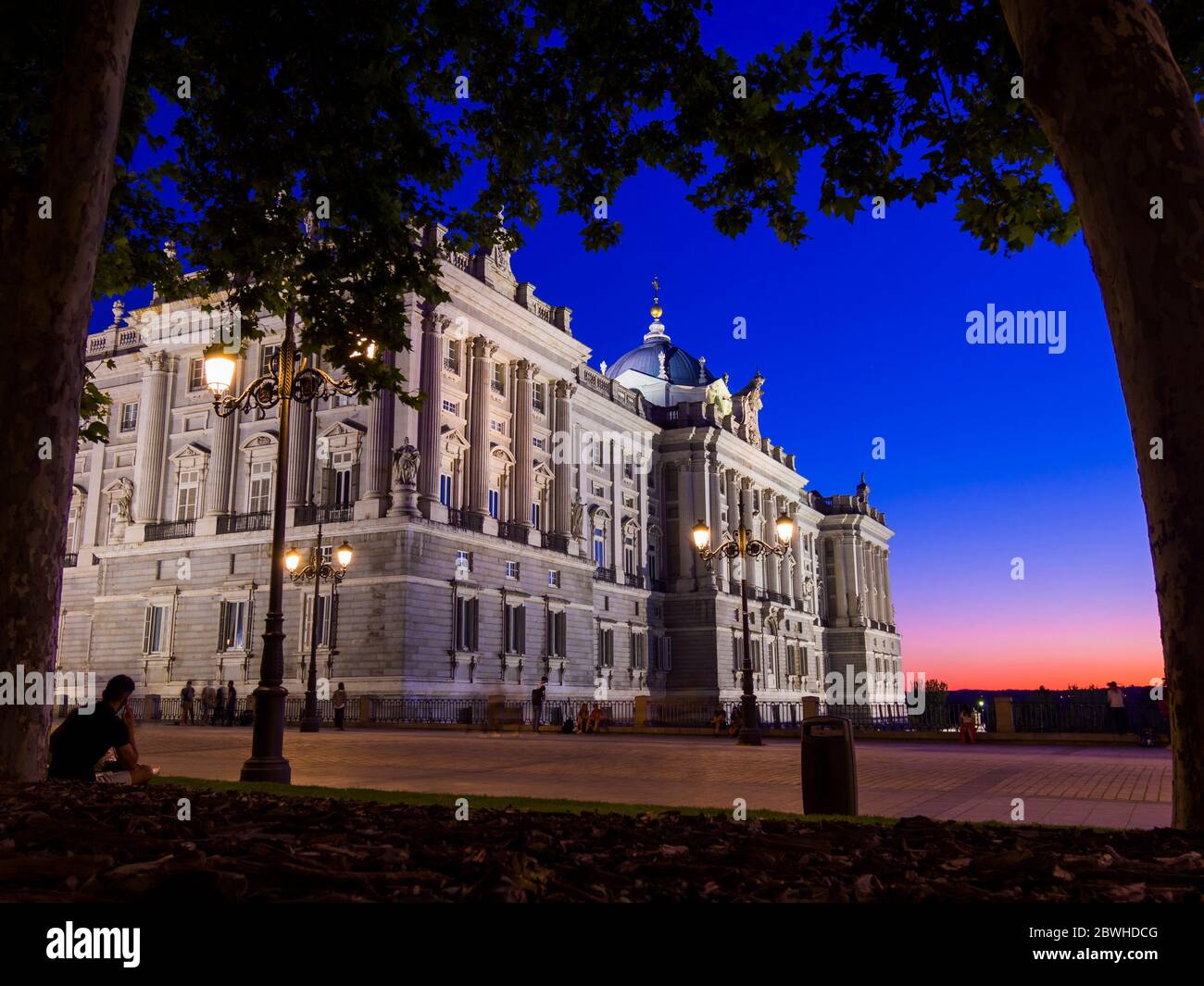 Palacio Real al atardecer. Madrid. España Stock Photo - Alamy