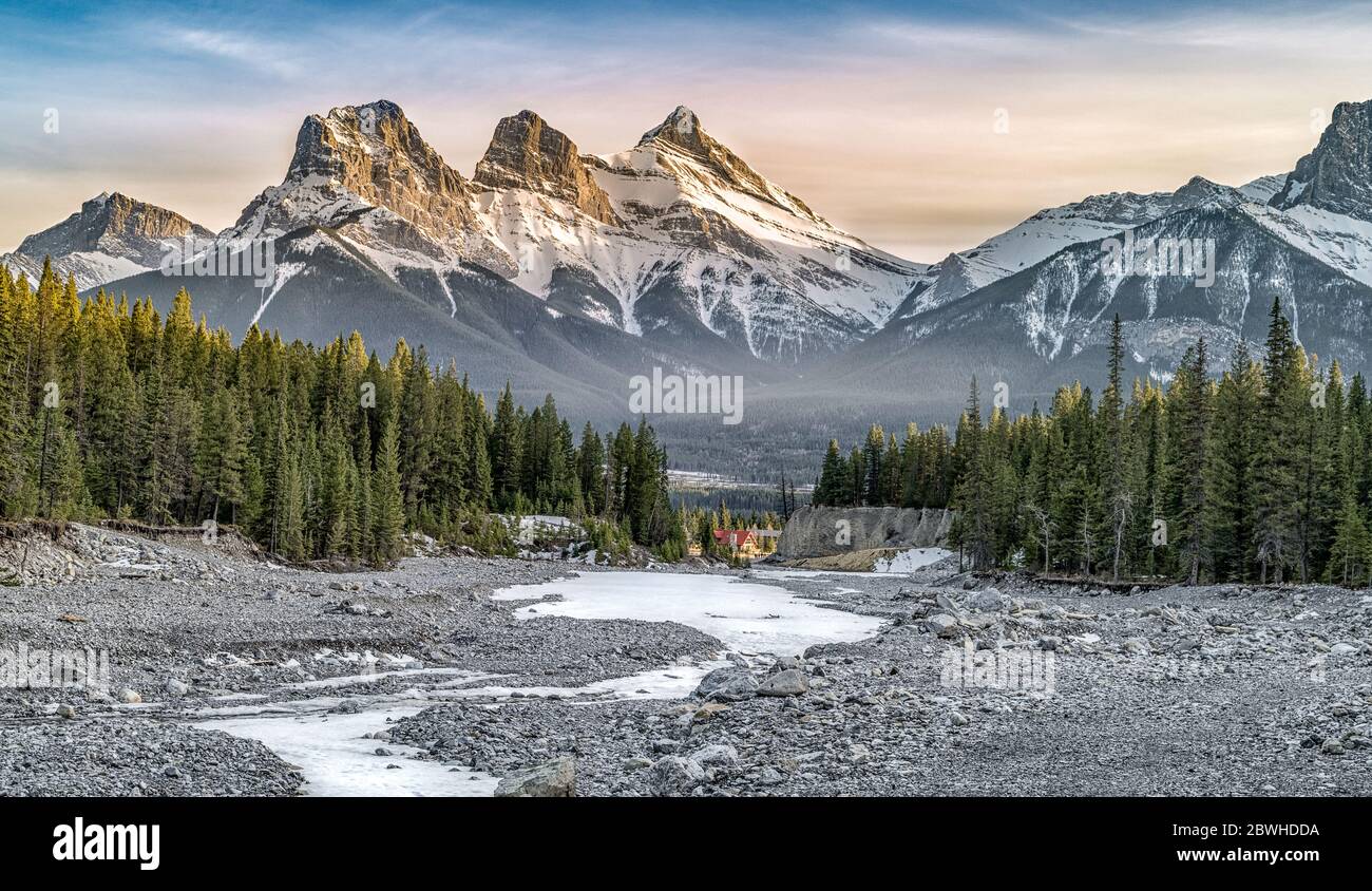 Three sisters mountain hi-res stock photography and images - Alamy