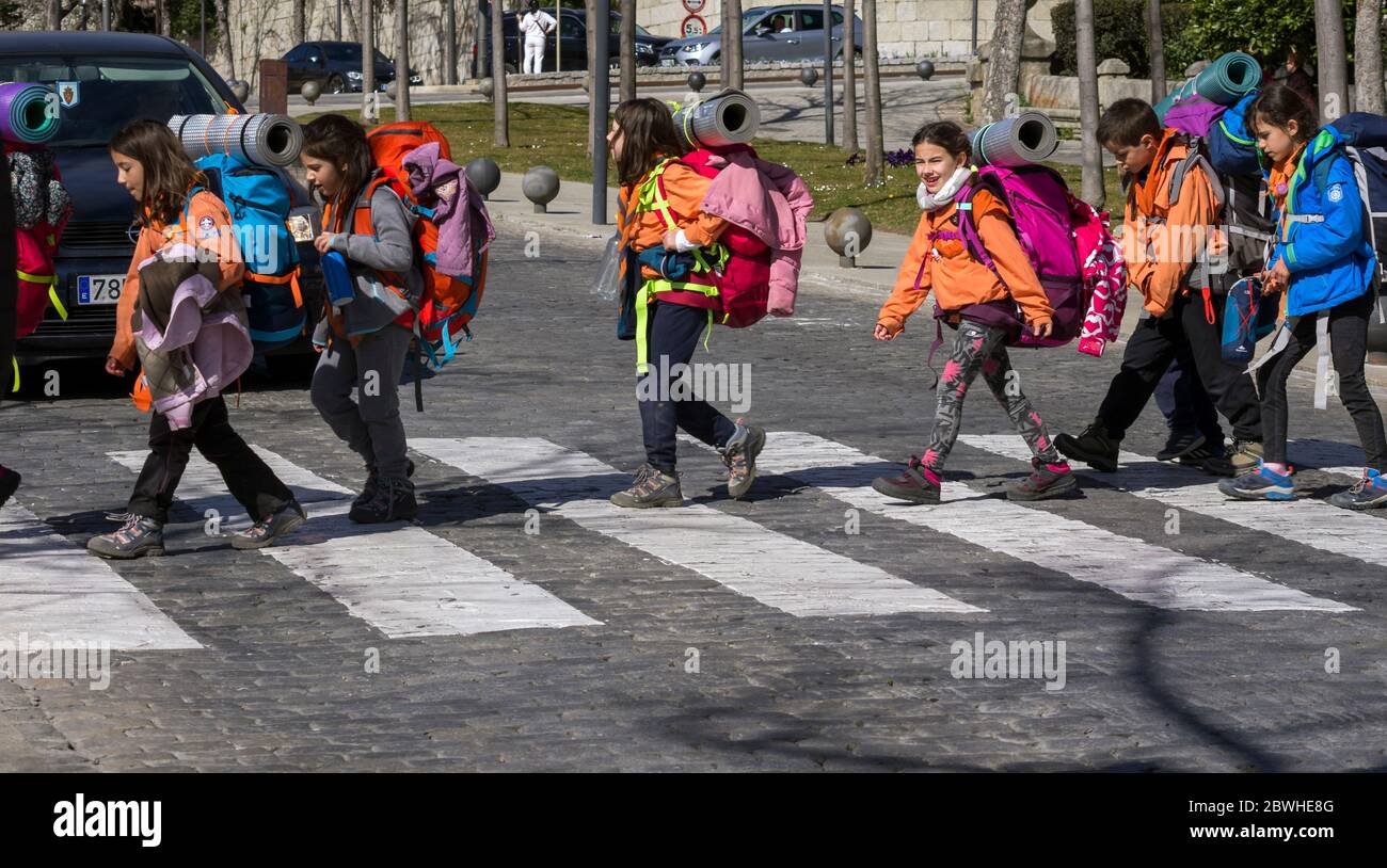 Niños de excursión hi-res stock photography and images - Alamy