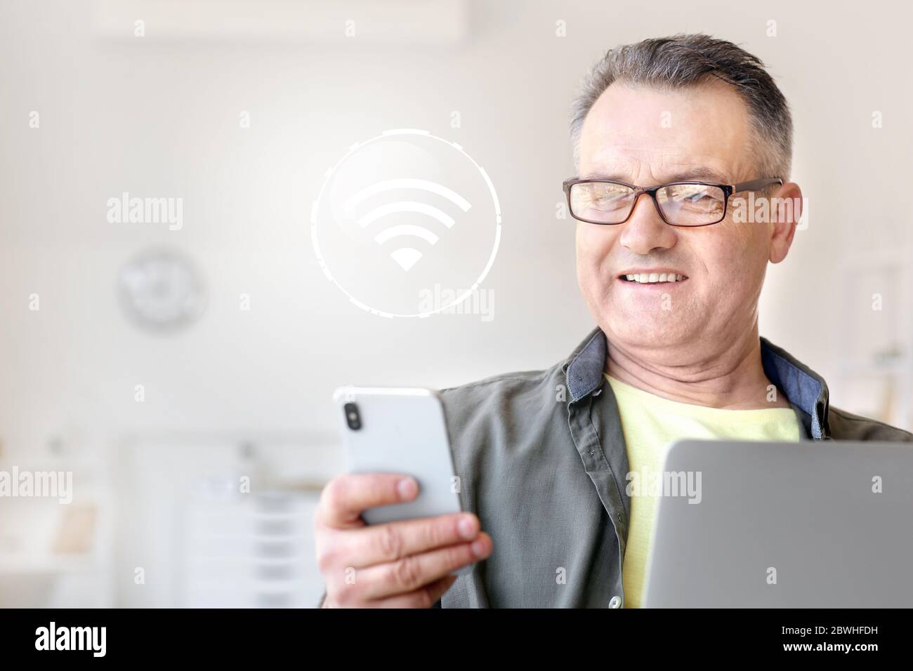 Phone service wifi waves hi-res stock photography and images - Alamy