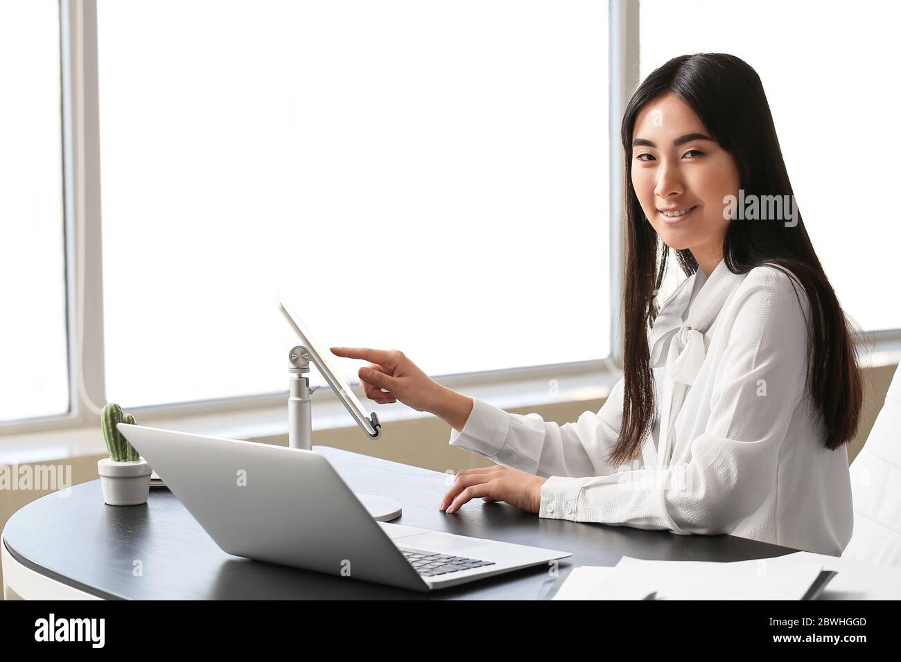 Beautiful Asian secretary working in office Stock Photo - Alamy