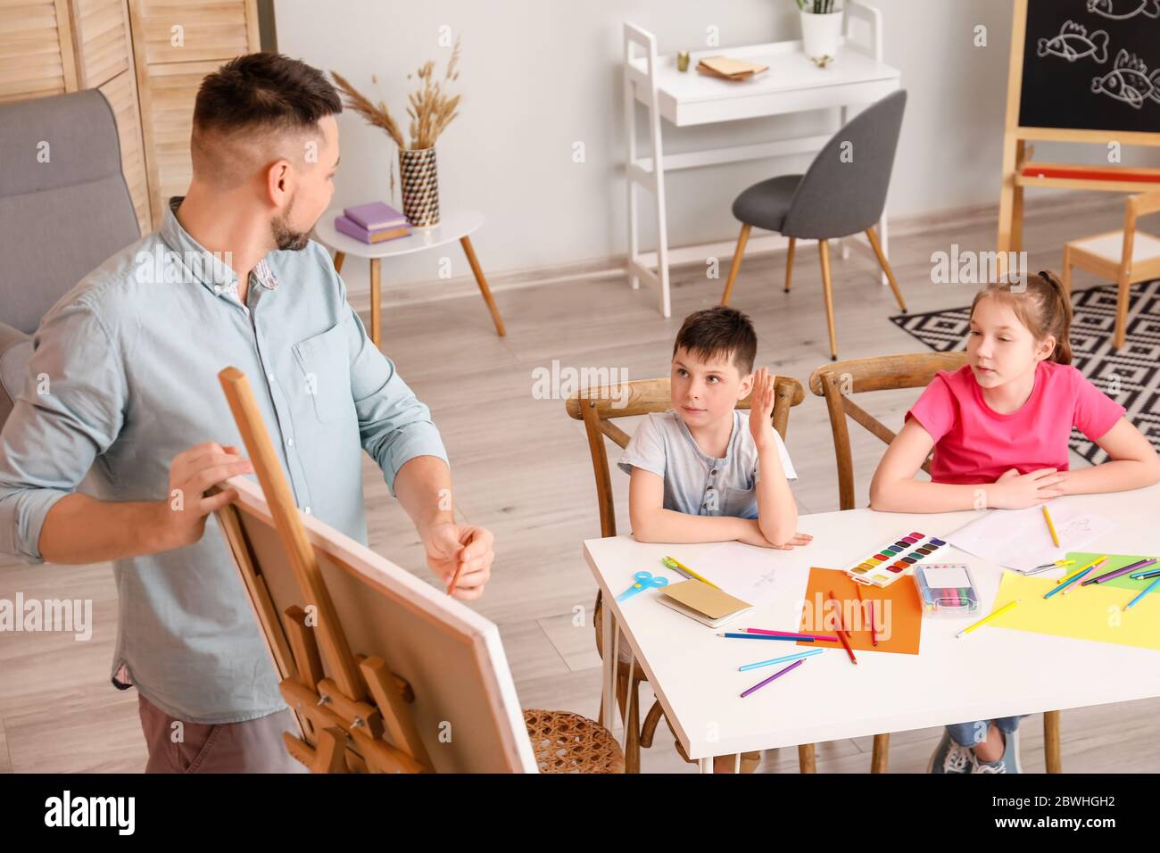 Drawing teacher giving private lessons at home Stock Photo - Alamy