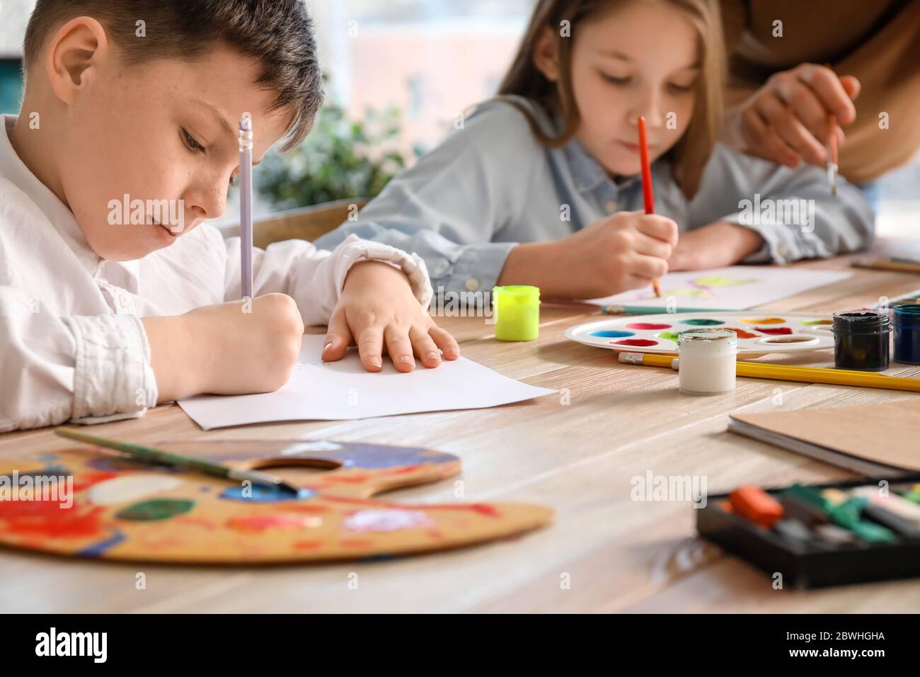 Children attending optional drawing classes at school Stock Photo - Alamy