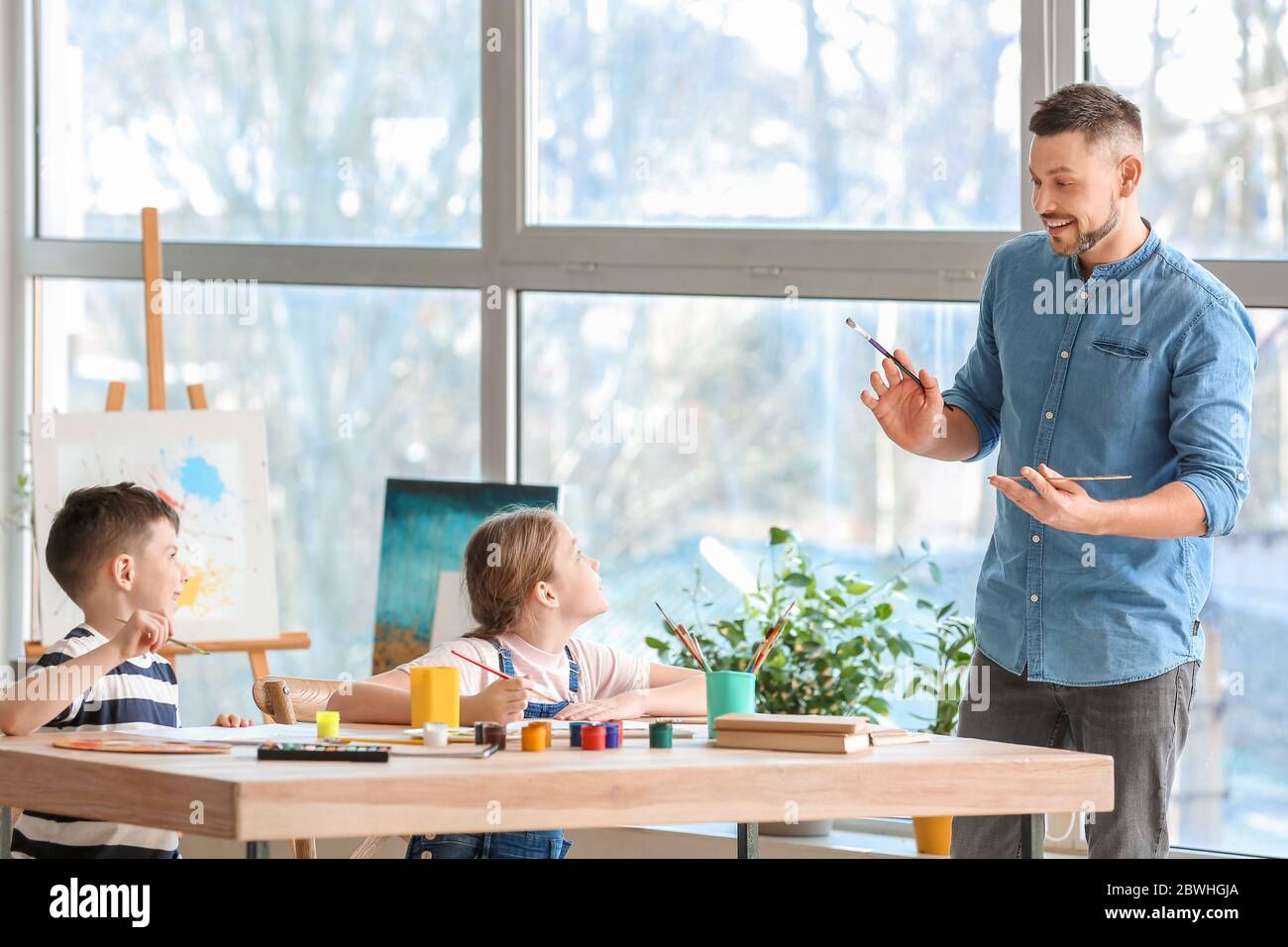 Drawing teacher giving optional classes at school Stock Photo - Alamy