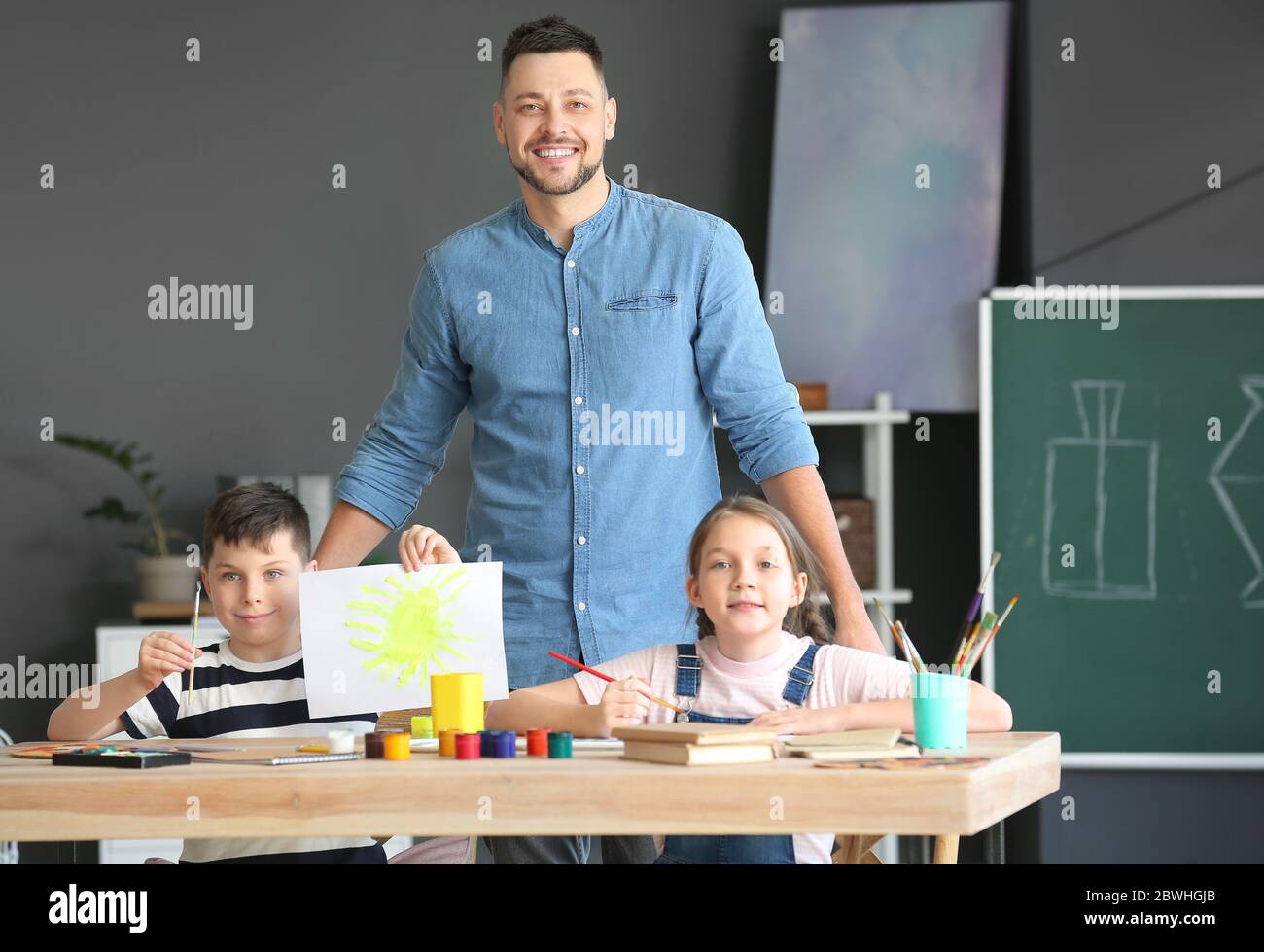 Drawing teacher giving optional classes at school Stock Photo - Alamy