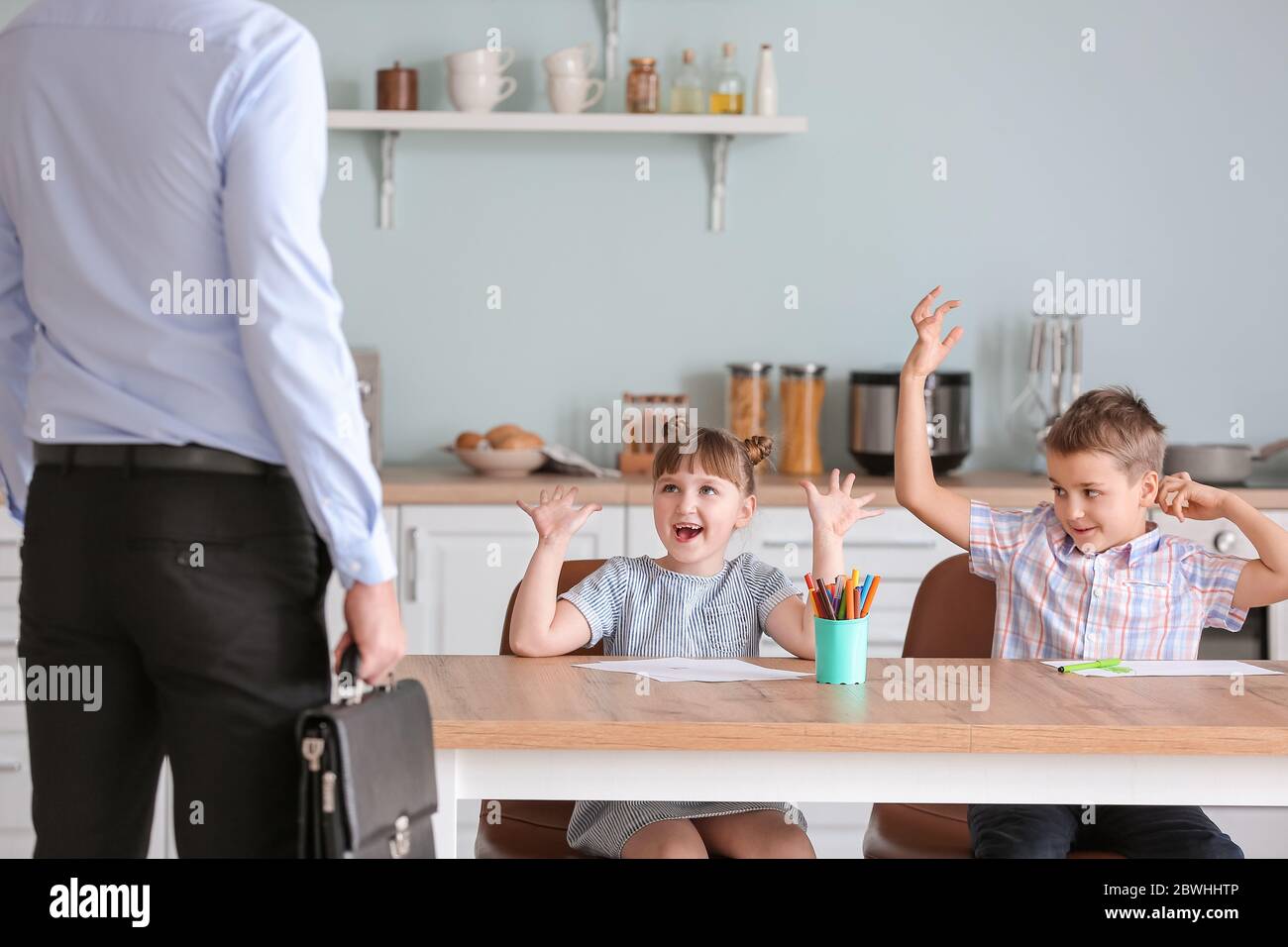 Working father coming home to children hi-res stock photography and ...