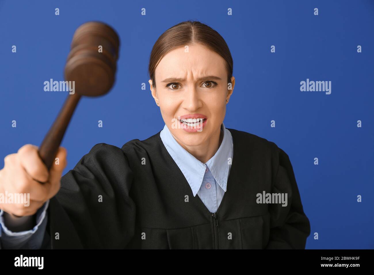 Angry judge hi-res stock photography and images - Alamy