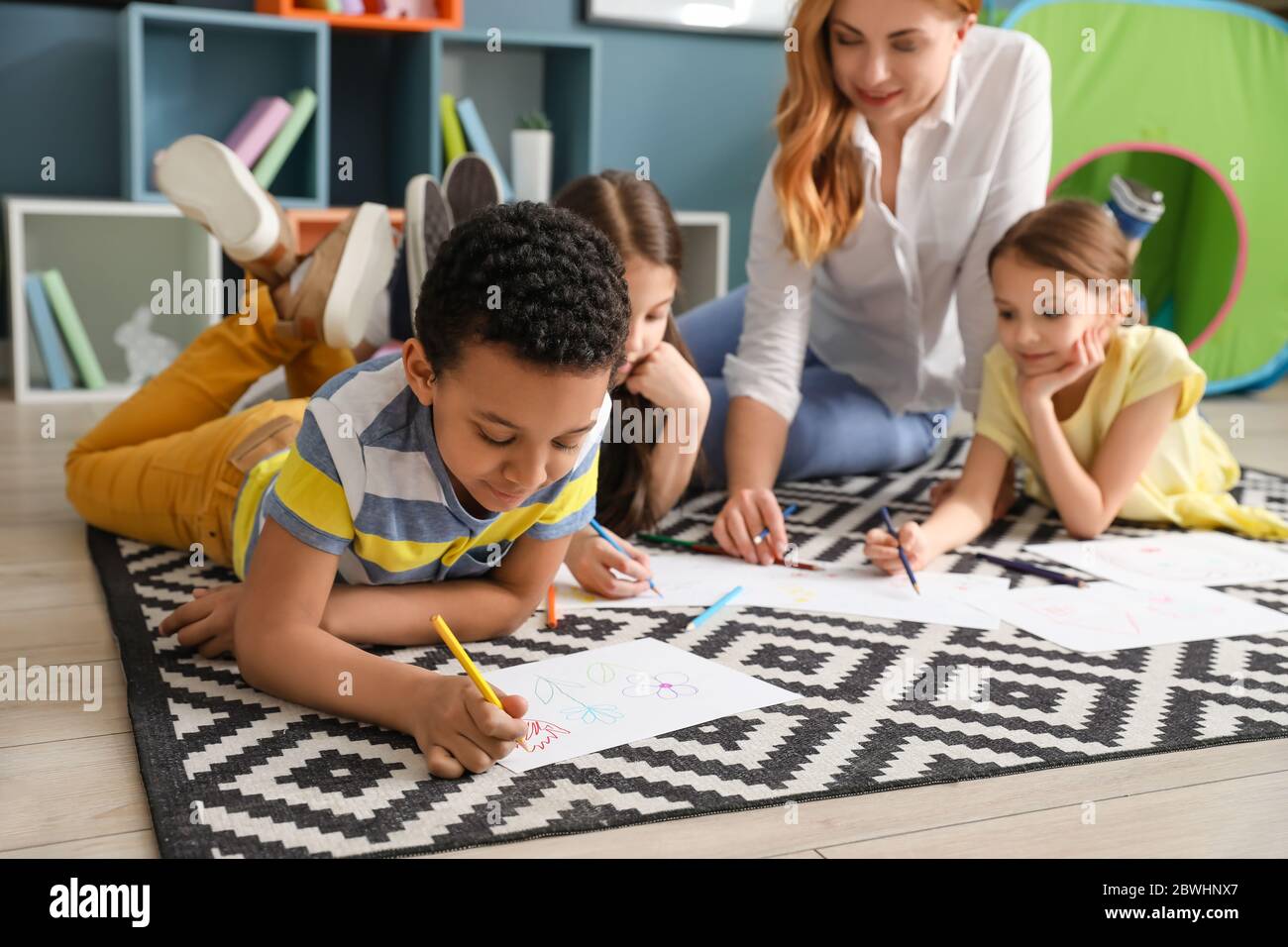 Group children drawing american hi-res stock photography and images - Alamy