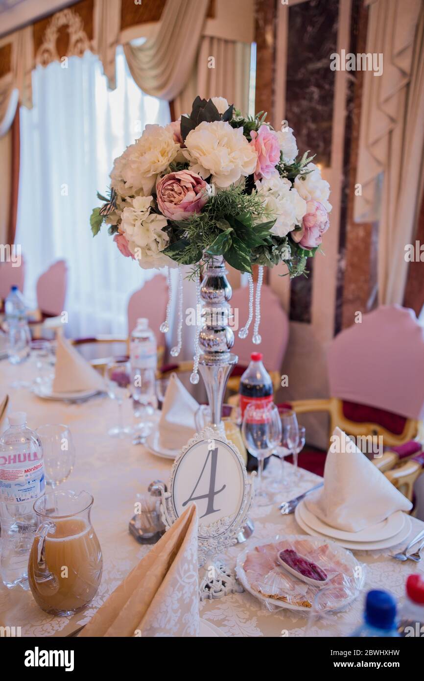 wedding table decor in flower restaurant Stock Photo - Alamy