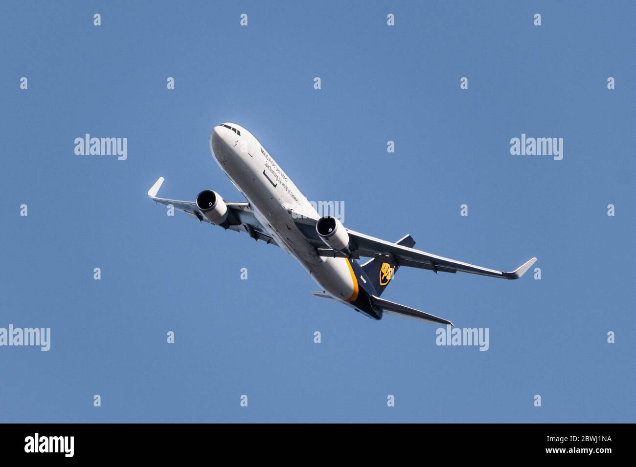 Ups cargo aircraft hi-res stock photography and images - Alamy