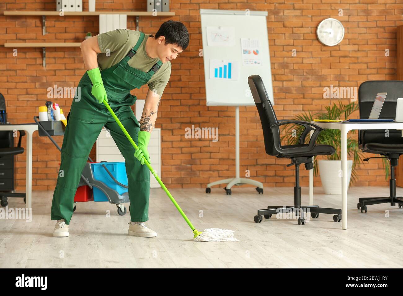 Janitor mopping hi-res stock photography and images - Alamy
