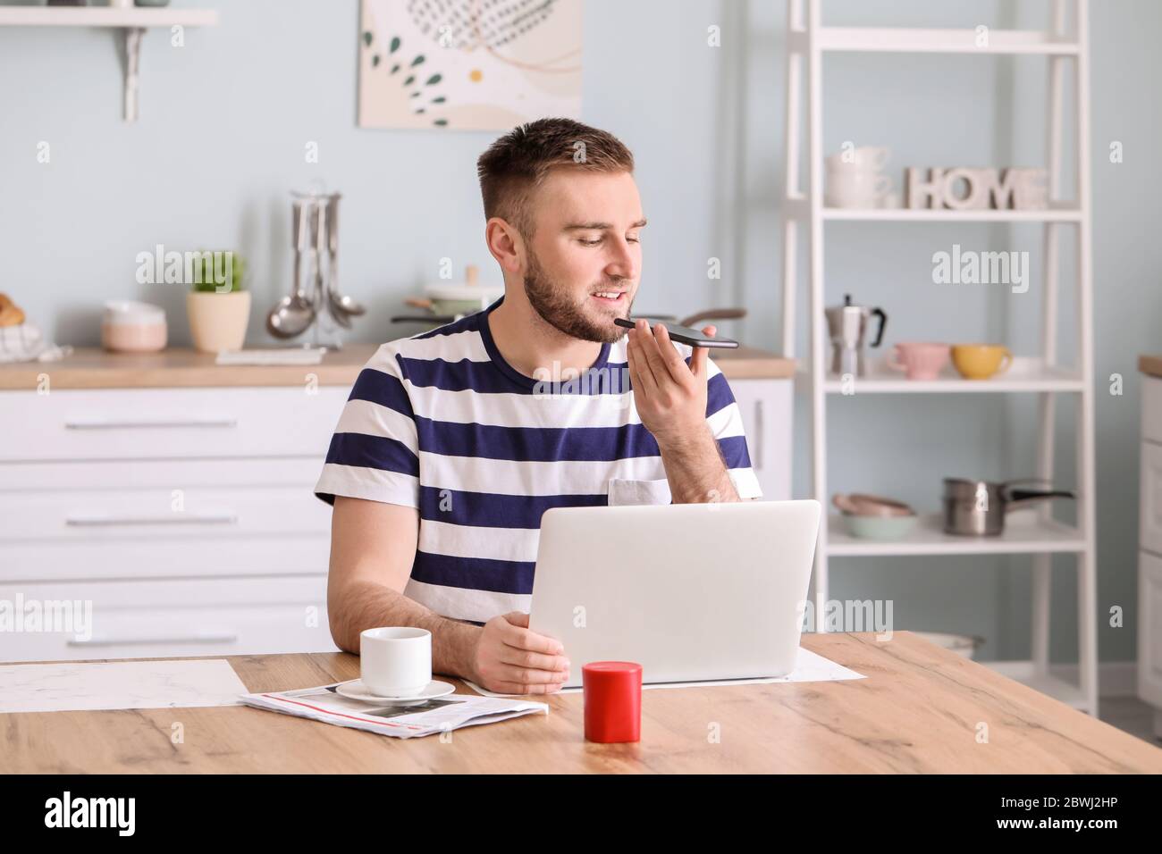 Virtual assistant kitchen hi-res stock photography and images - Alamy