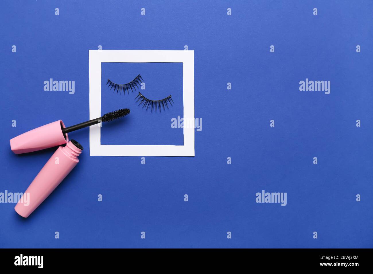 Mascara and fake eyelashes on color background Stock Photo - Alamy