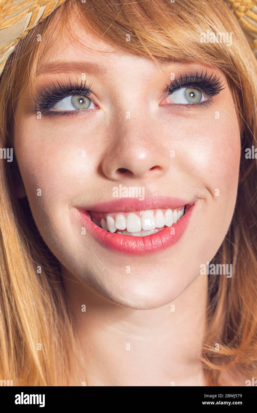 Happy beautiful smile smiling joy hi-res stock photography and images ...