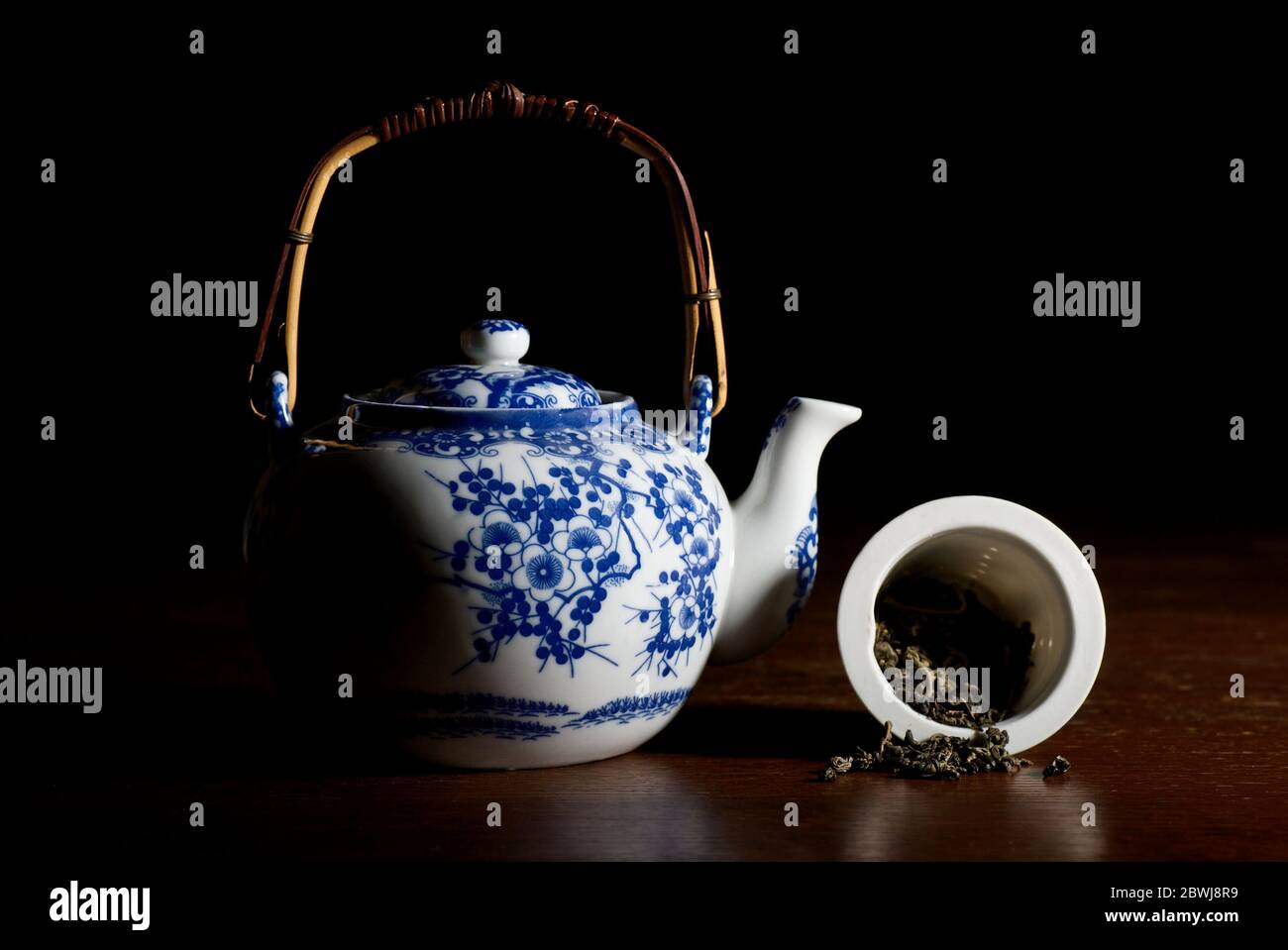 Teapot chinese china antique hi-res stock photography and images - Alamy