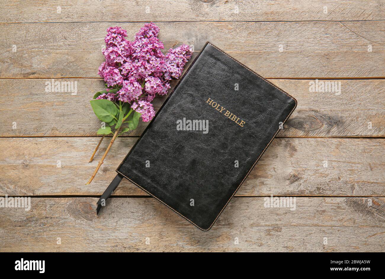 Flat lay bible hi-res stock photography and images - Alamy