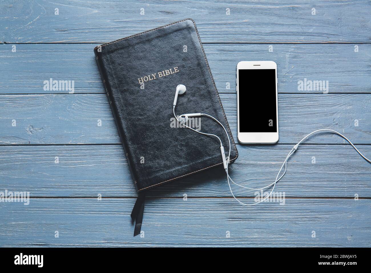 Bible mobile phone hi-res stock photography and images - Alamy