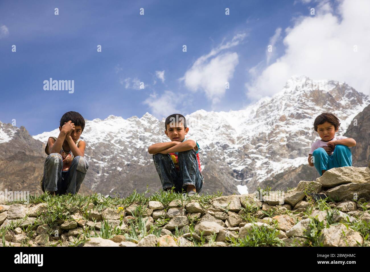 Pakistan pakistani children girl hi-res stock photography and images ...