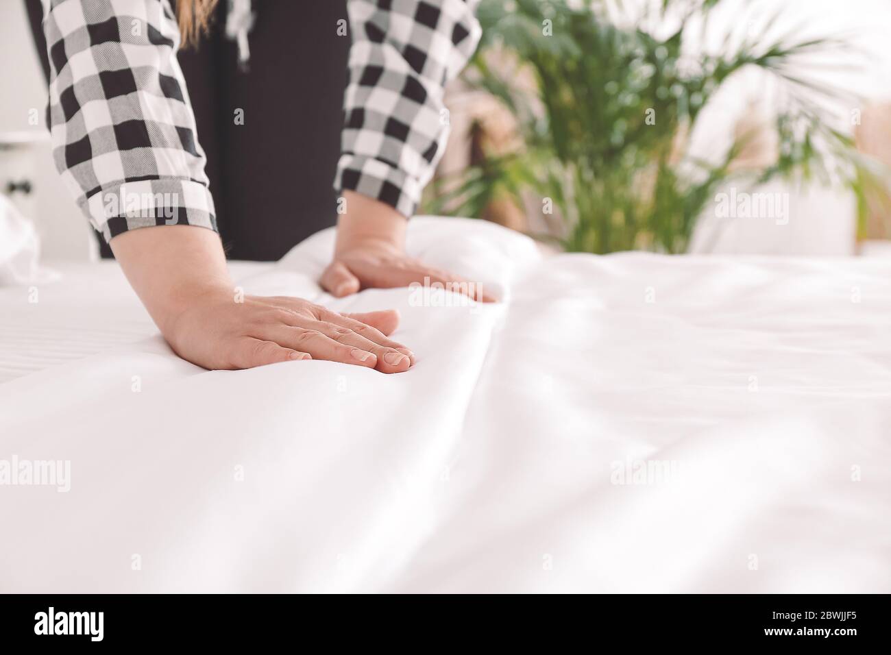 Household housewife making bed hi-res stock photography and images - Alamy