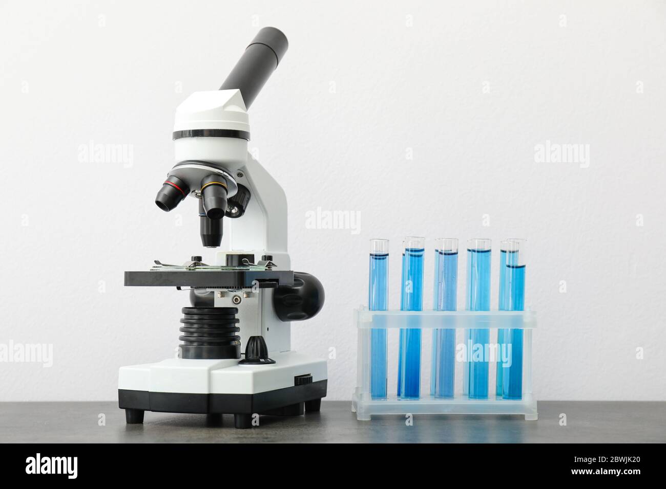 Light microscope sample table hi-res stock photography and images - Alamy
