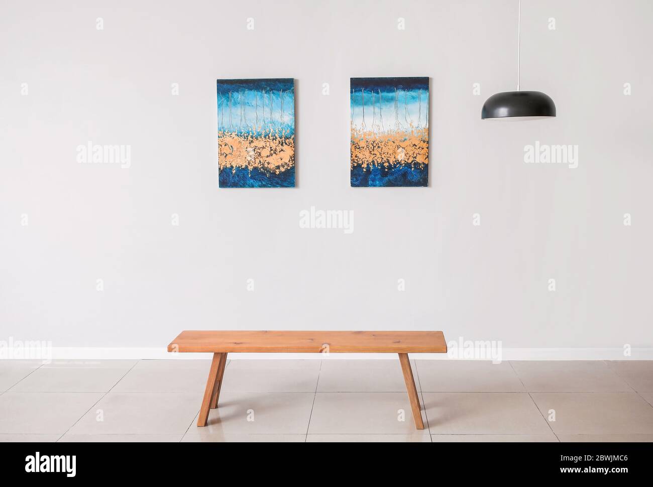 Interior of modern art gallery Stock Photo - Alamy