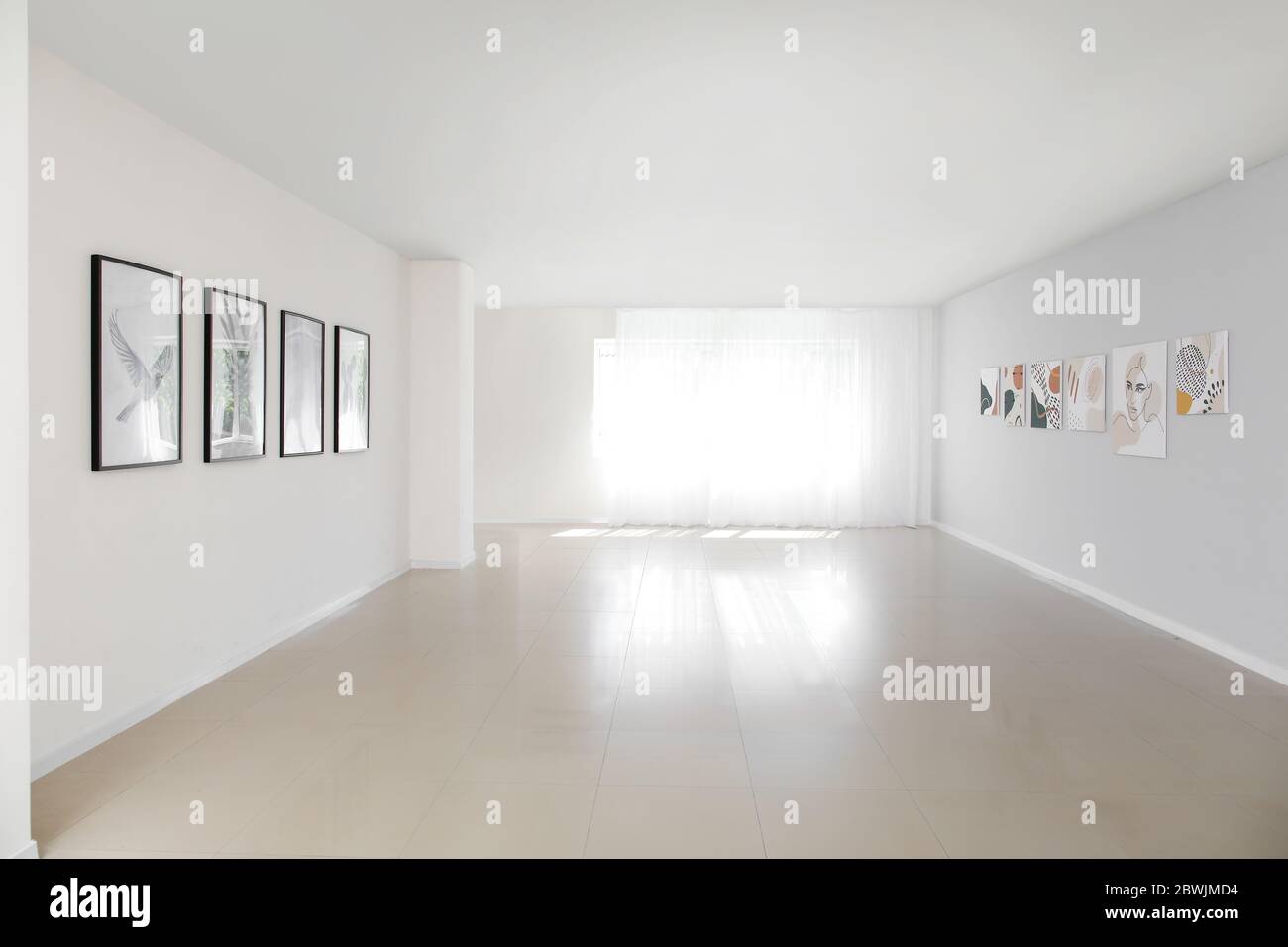 Interior of modern art gallery Stock Photo - Alamy