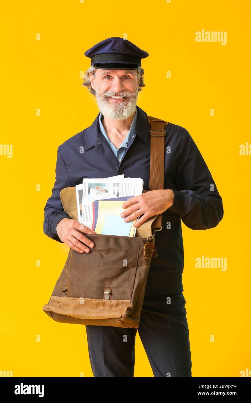 Old man with carrier bag hi-res stock photography and images - Alamy